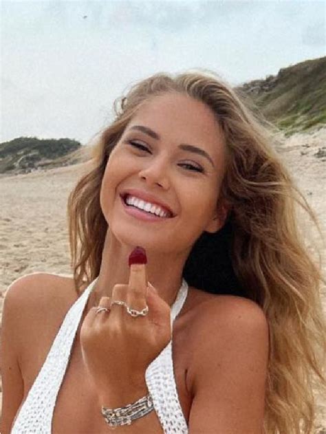 Cassandra Jullia Elle Trouve Simon Castaldi Trop Collant Web Story
