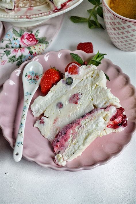 Tort Bezowy Z Owocami Pysznie Czy Przepysznie Pavlova Food Cakes
