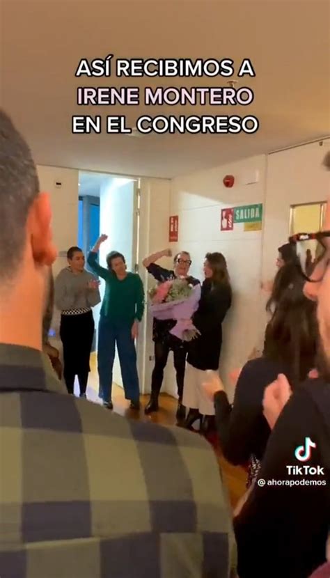 Yasujiro Oficial on Twitter Fíjense en la del pijama verde Así va