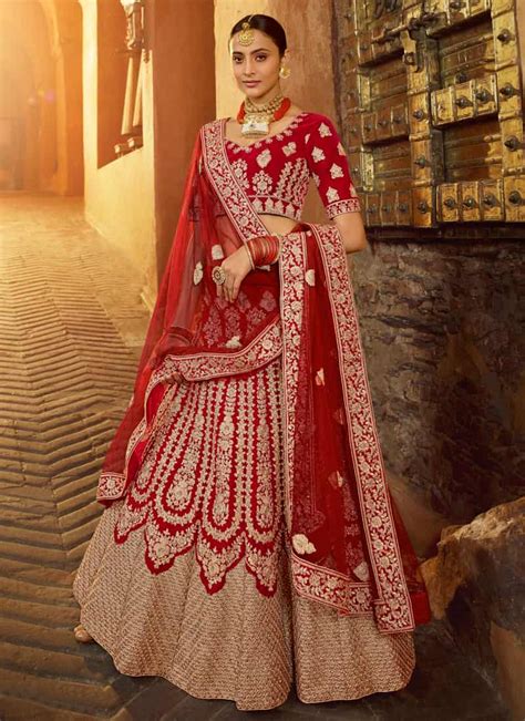 Learn 18 Different Styles Of Wearing Dupatta On Lehenga