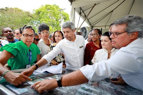 Em Cachoeira Jerônimo entrega escola de tempo integral sinal de