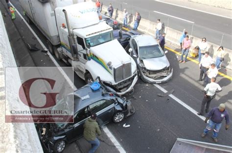 Aparatoso accidente provocado por un tráiler deja cuantiosos daños