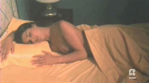 Naked Sonia Viviani In Tre Sotto Il Lenzuolo