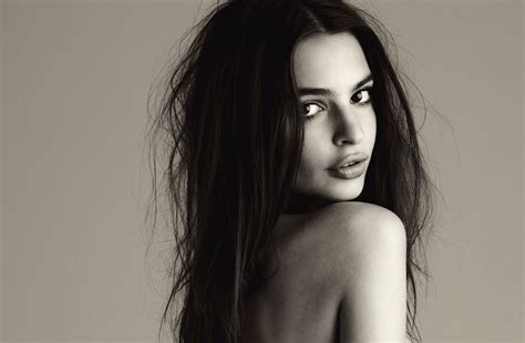 Papel de parede cara mulheres monocromático modelo Fundo simples
