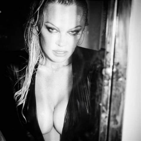 Pamela Anderson Una Historia De Amor En Netflix Fueron Mis Tetas