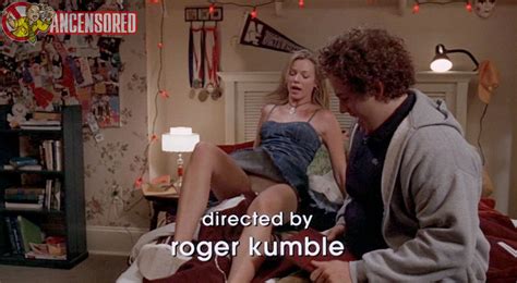 Amy Smart desnuda en Sólo amigos