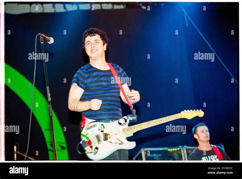 BILLIE JOE ARMSTRONG GREEN DAY READING FESTIVAL 2001 Billie Joe
