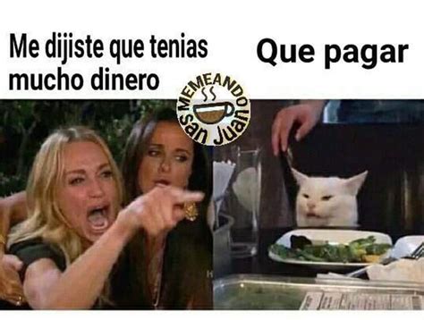 Los mejores memes del gato en la mesa y la historia que hay detrás