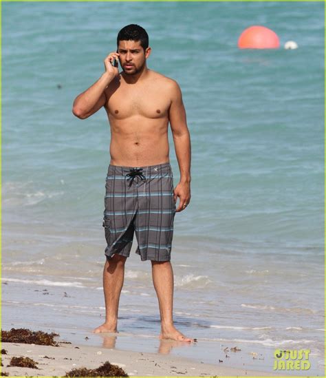 Wilmer Valderrama Shirtless In Miami Beach Photo 2786308 Shirtless