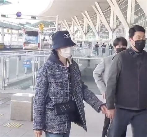kayๆ VIBEๆ on Twitter RT imurh0pe 아띠앙 누가봐도 발 렌 티 노 때문에 출국하는거 알겟음
