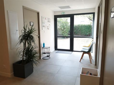 Location d un bureau de 12 m2 loué meublé 2 jours par semaine dans le