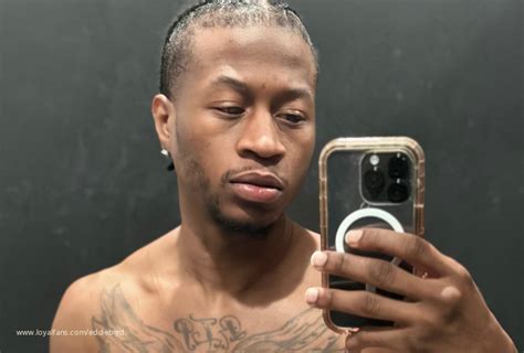 I Love Flashing My Big Dick In The Sauna While Other Guys Look At My