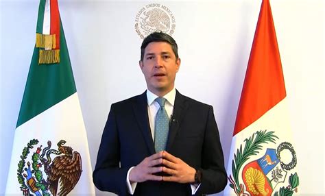 Perú ordena al embajador de México que abandone el país y lo declara
