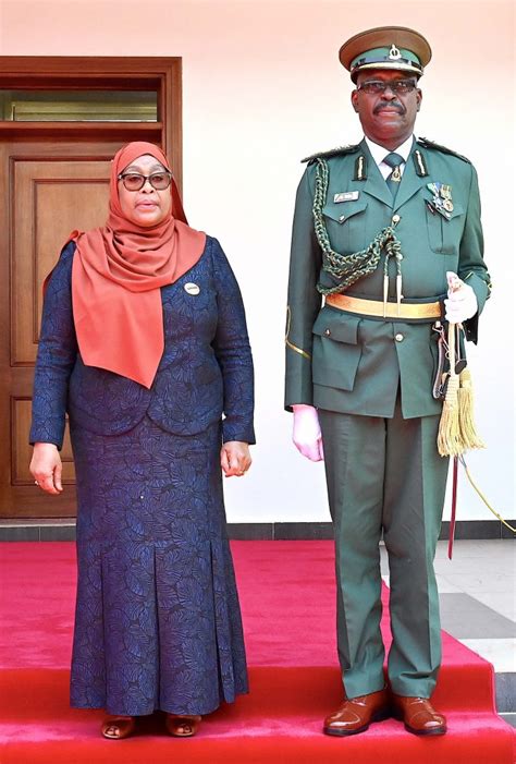 Mhe Rais Samia Suluhu Hassan Amuapisha Kamishna Jenerali Wa Jeshi La