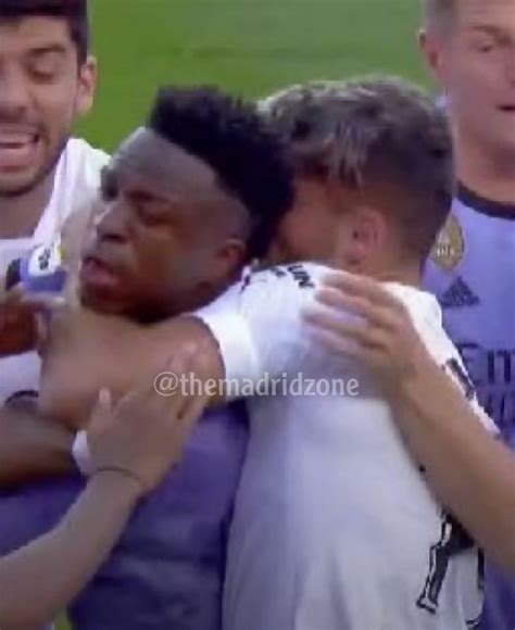Madrid Zone on Twitter Vinícius grabbed by the neck before he was