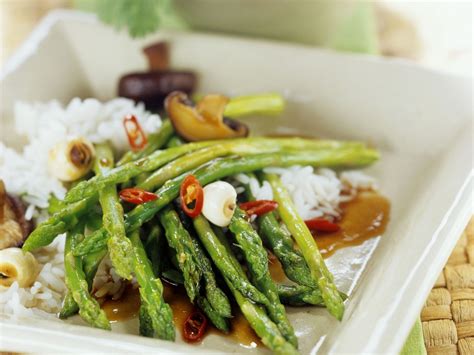Gr Ner Spargel Asiatisch Zubereitet Rezept Eat Smarter