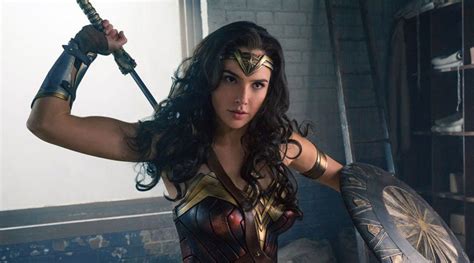 5 Fakta Menarik Gal Gadot Si Wonder Woman Yang Super Seksi HIGH