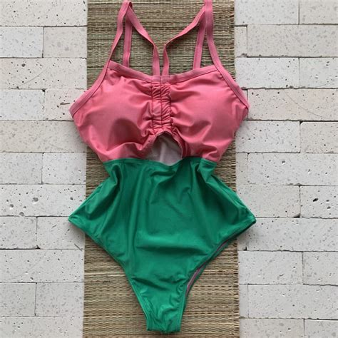 Body Maiô Plus Size Decote Drapeado Verde e Pink Dondoca Moda Feminina