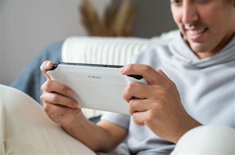 Logitech G Cloud Gaming Handheld Review For Enthusiasts Only Crast Net