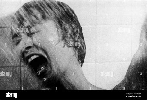 Du Er Ikke Alene Shower Scene