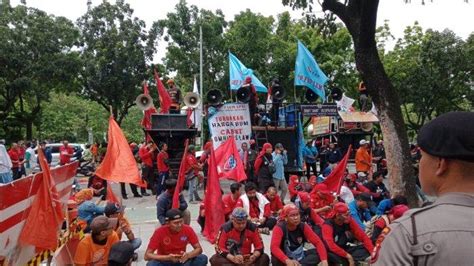 Buruh Tuntut Kenaikan Ump Persen Ini Tanggapan Apindo