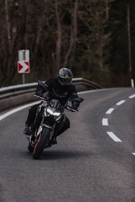 Kawasaki Z900 2023 Mid Naked Vergleichstest