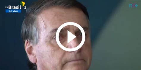 VÍDEO Bolsonaro aparece às lágrimas e não discursa durante cerimônia