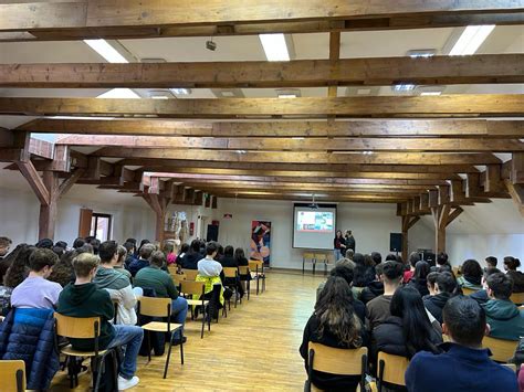 Colegiul Lazăr ia atitudine Zeci de elevi au luat parte la cursuri de