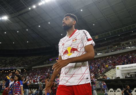 Red Bull Bragantino anuncia contratação em definitivo do volante