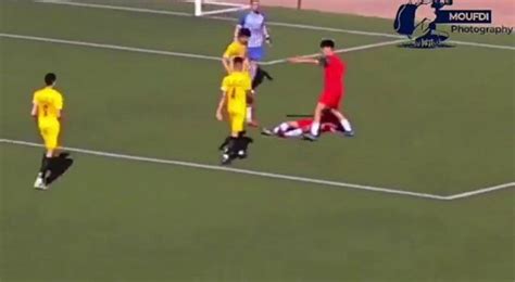IMÁGENES FUERTES Un futbolista de 17 años muere tras recibir una