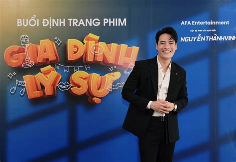 Thoát vai Tam Quỷ Võ Tấn Phát về thành phố bắn tiếng Anh lia lịa trong