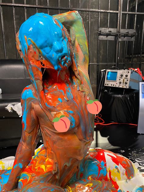 AV Actress Nagisa Mitsuki Covered In Gold Dust For Her Birthday