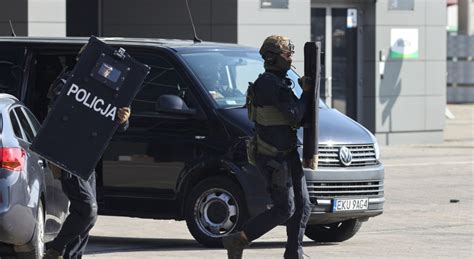 Pad A Propozycja By Policjanci Zarabiali Tyle Samo Co Zawodowi O Nierze