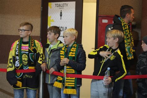 GKS Katowice GKS Tychy 4 3 ZDJĘCIA KIBICÓW Tysiąc fanów w Satelicie