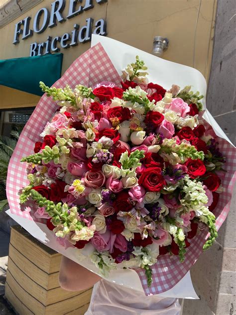 Ramo de rosas y flor variada Florería Briceida Cd Obregón Sonora