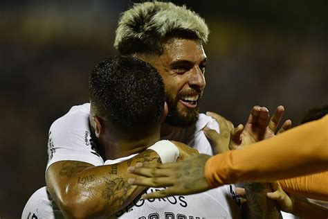 Corinthians vence o São Bernardo e avança na Copa do Brasil