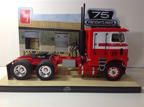 White Freightliner 2 In 1 SC DD Cabover Plastic Model Truck Kit 1