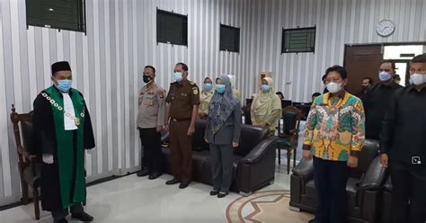 Ketua Dan Wakil Ketua Pn Mentok Menghadiri Pelantikan Dan Pengambilan