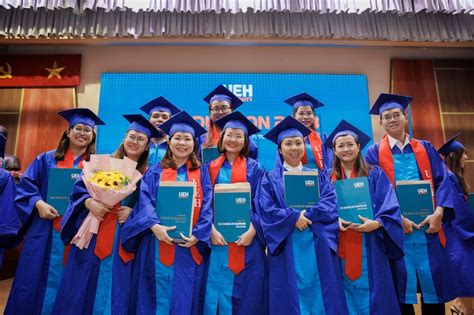 Lễ Tốt nghiệp đại học năm 2023 Hơn 4 300 Tân cử nhân UEH chính thức
