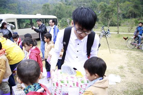 Phát động phong trào quyên góp sách giáo khoa tặng các em nhỏ nhà