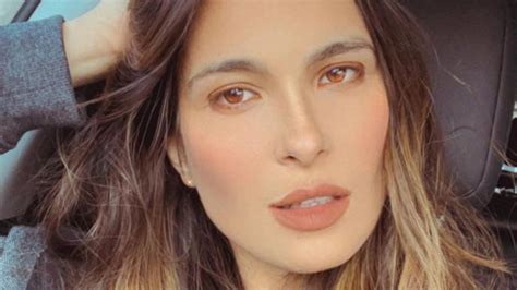 Kamilla Salgado exibe corpão de biquíni ao celebrar a mudança do tempo