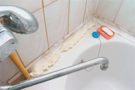 Recette de Grand Mère pour Nettoyer les Joints Salle de Bain