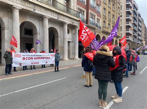 CCOO se concentra frente a la Delegación del Gobierno en Logroño en