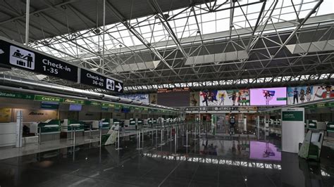 Sciopero Generale In Grecia Trasporti Paralizzati E Migliaia In