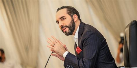 Presidente Nayib Bukele resume los logros de su Gobierno en un artículo