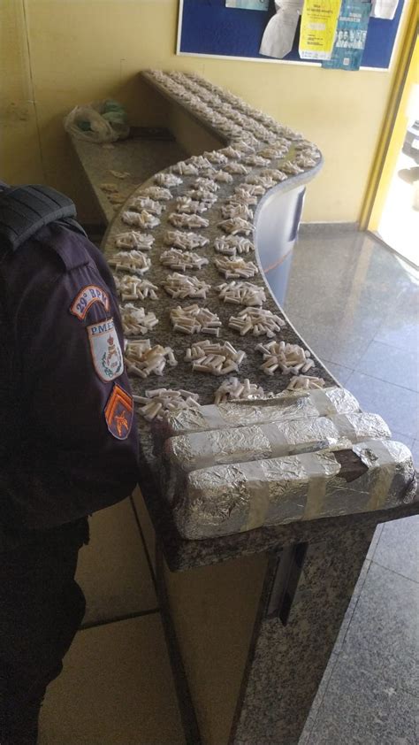PM encontra cargas de cocaína e maconha enterradas em terreno baldio em