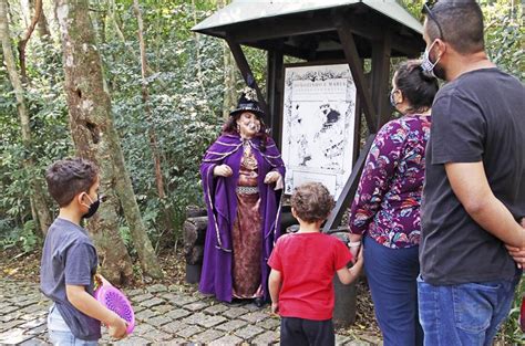 As bruxas estão de volta e literalmente à solta no Bosque Alemão em