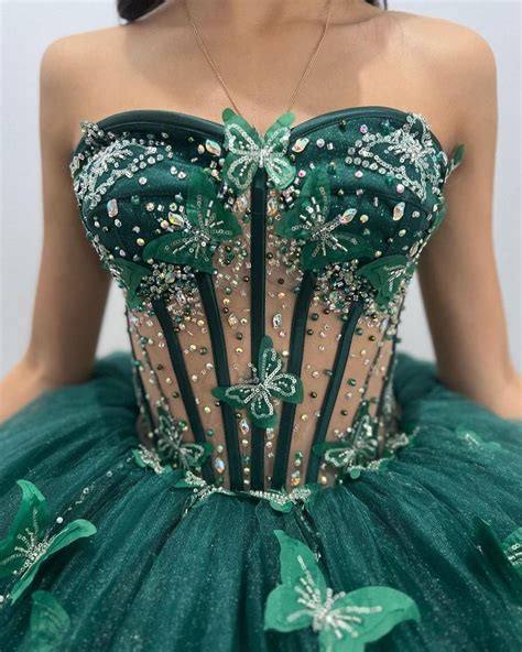Pin by Isabel Draiman on Bustier y Croptop Xv Años Quince dresses