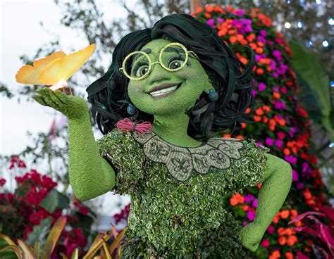Your Guide To Disney Topiaries At The 2023 EPCOT International Flower