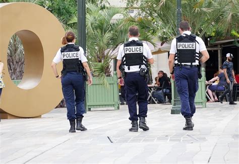 Ile Zarabia Policjant Bez Matury Sprawdzamy Zarobki Karierosfera Pl